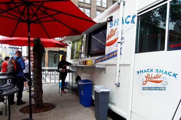 Minneapolis, MN: Day In The Life Aboard A Popular Food Truck [video ...