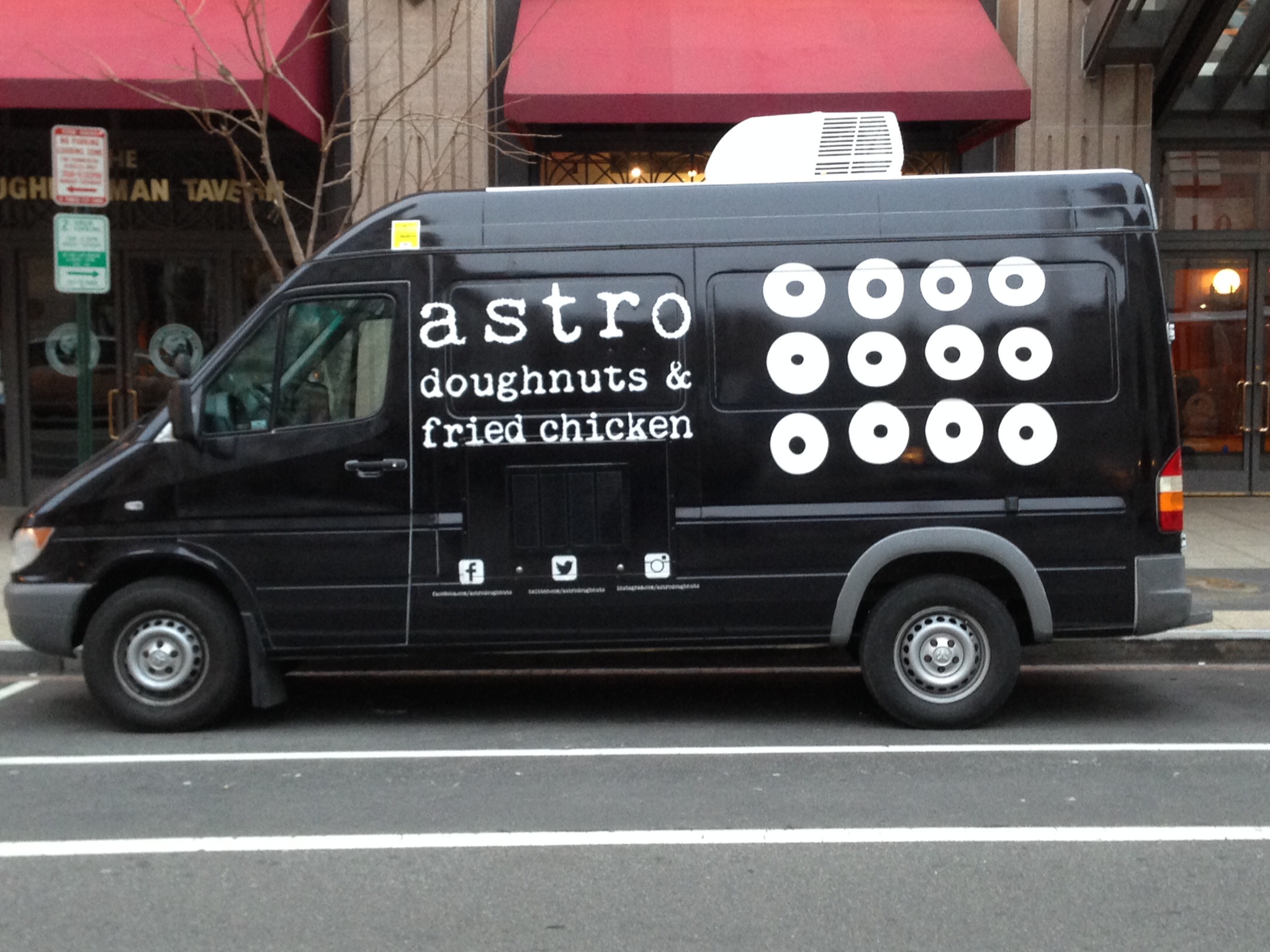 Arlington, VA: Astro Doughnuts Hits the Road - Mobile Food News
